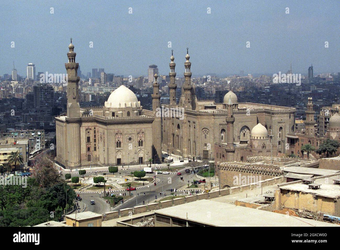 The Sultan Hassan Mosque (left) along with the later El Rifai Mosque ...