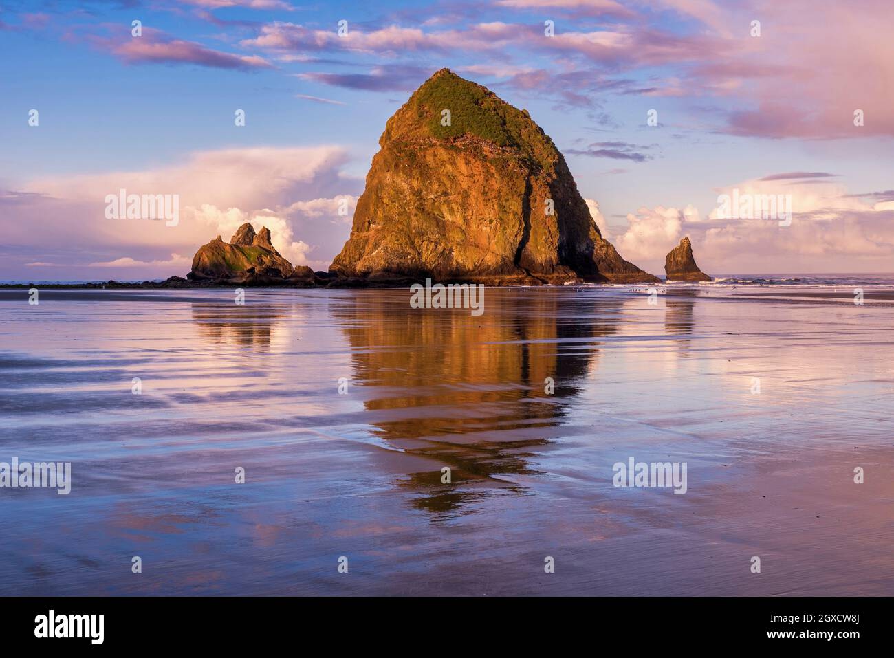 Needle rock oregon hi-res stock photography and images - Alamy