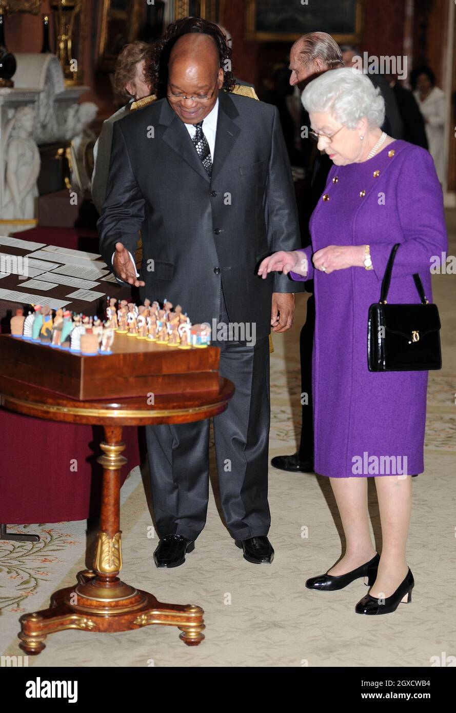 Britain's Queen Elizabeth II and South Africa Jacob Zuma visit an ...