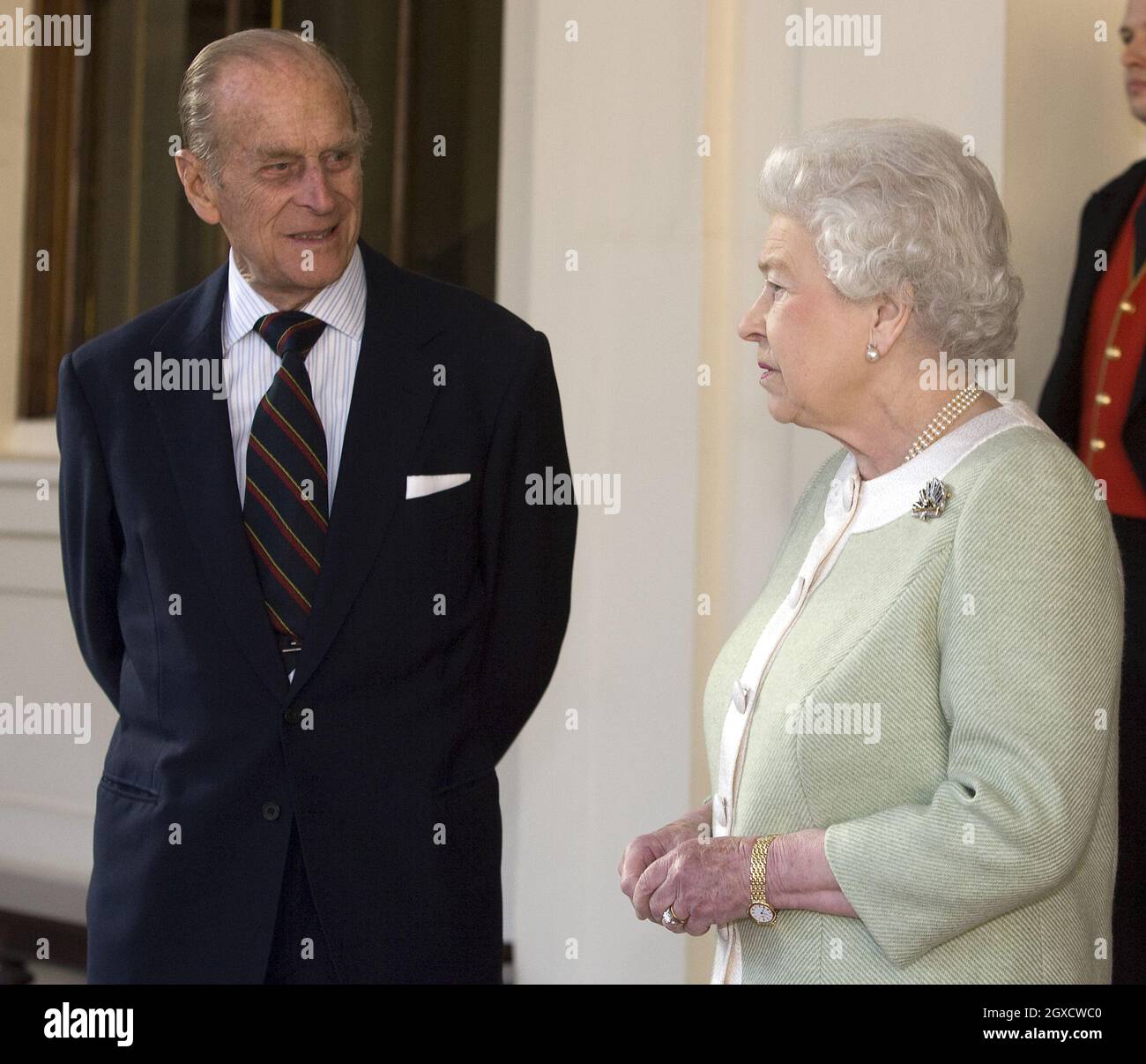 Queen Elizabeth II and Prince Philip, Duke of Edinburgh say goodbye to ...