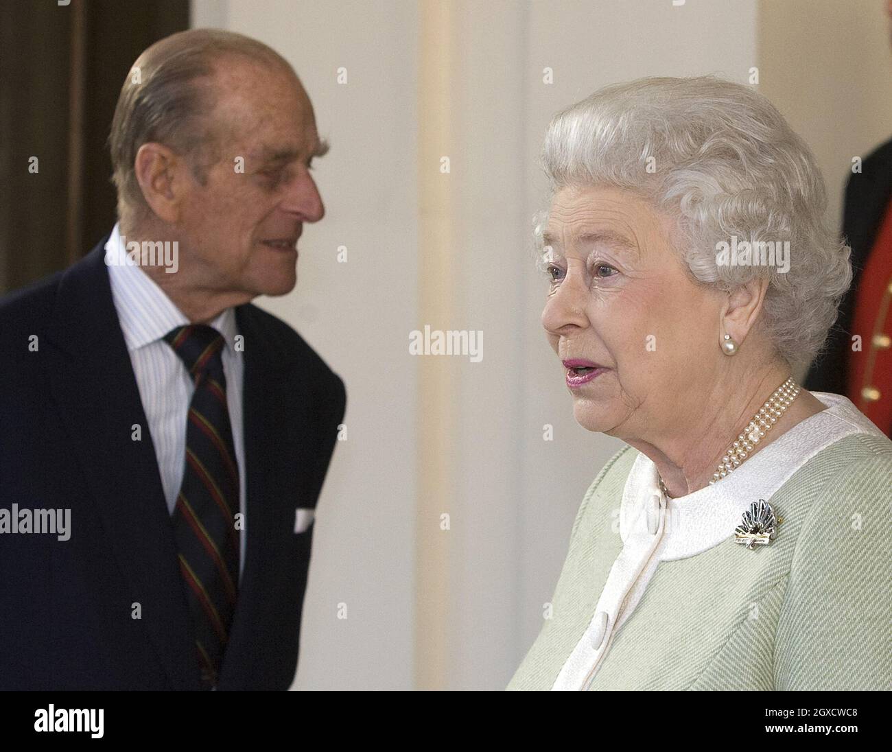 Queen Elizabeth II and Prince Philip, Duke of Edinburgh say goodbye to ...