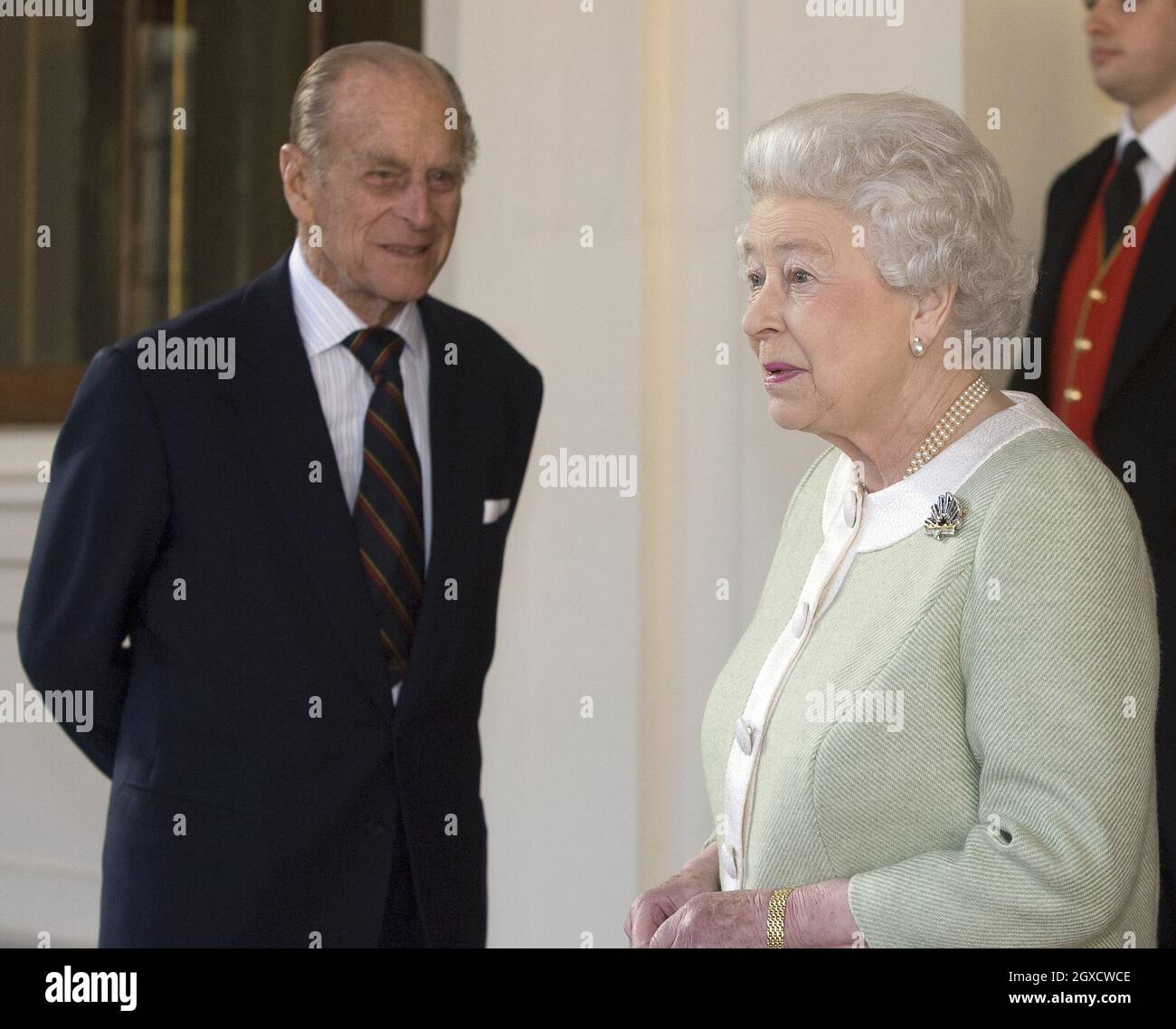Queen Elizabeth II and Prince Philip, Duke of Edinburgh say goodbye to ...