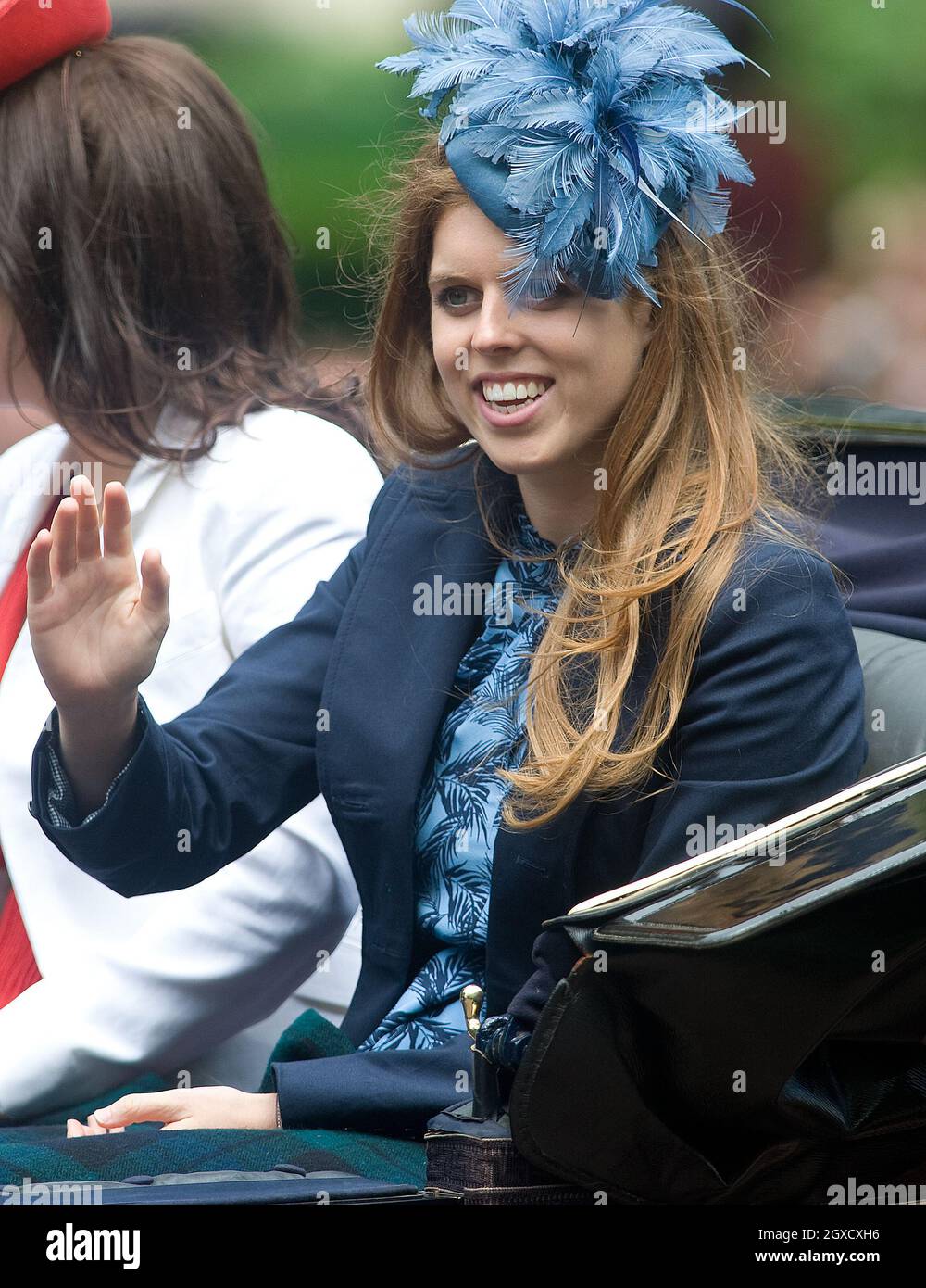 Princess Beatrice leaves Buckingham Palace in an open carriage to ...
