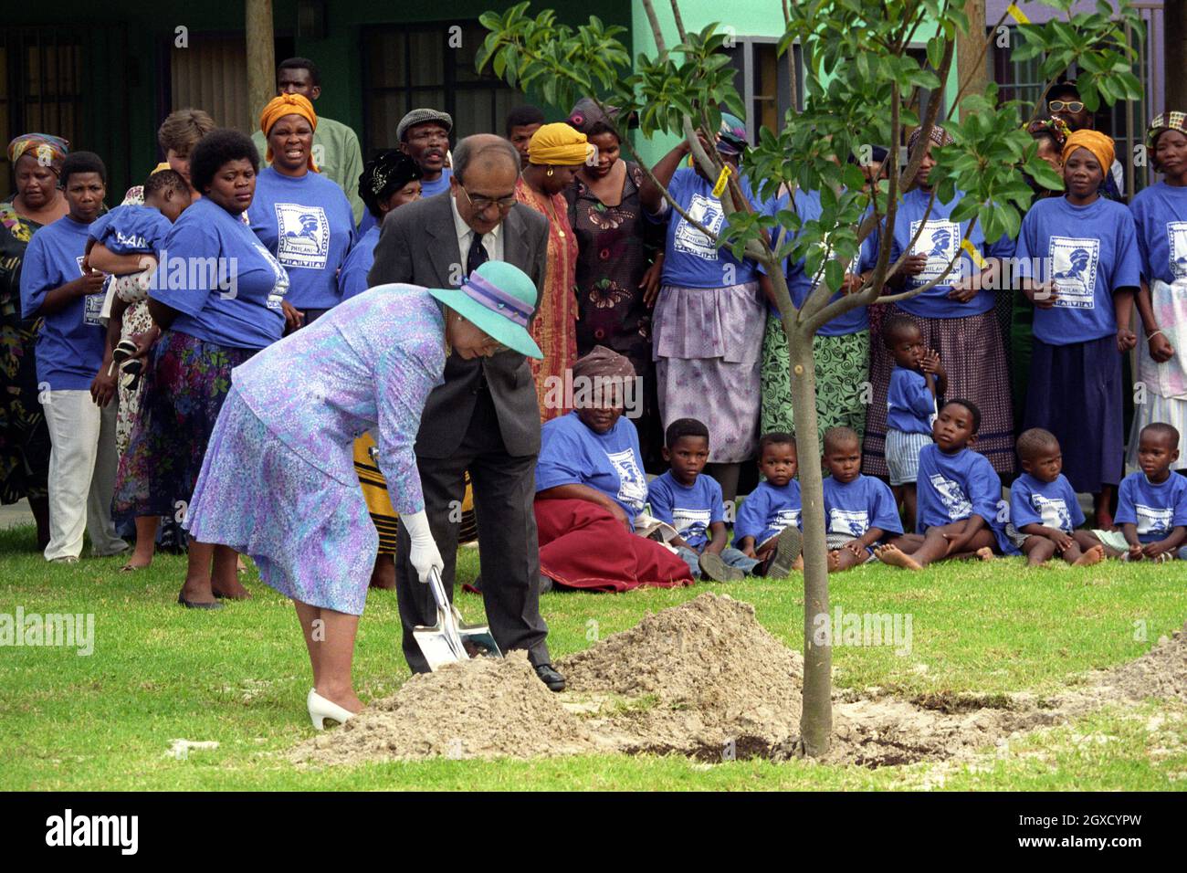 Queen Elizabeth II planting a tree on her official tour of South Africa ...