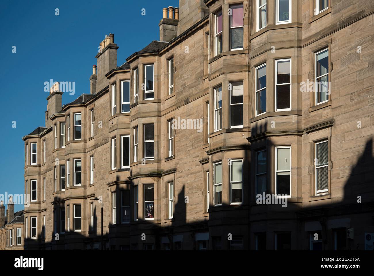 Traditional edinburgh tenement hi-res stock photography and images - Alamy