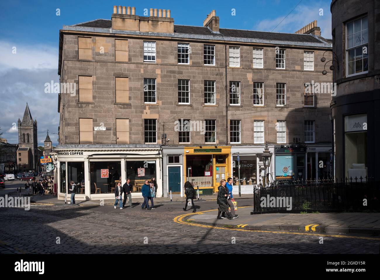 Traditional edinburgh tenement hi-res stock photography and images - Alamy