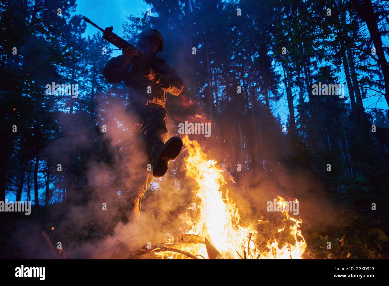 Night and fog action hi-res stock photography and images - Alamy