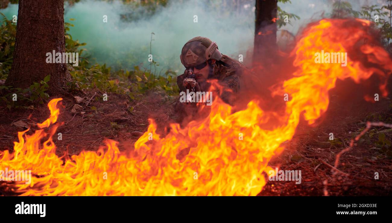 Us soldiers running hi-res stock photography and images - Alamy