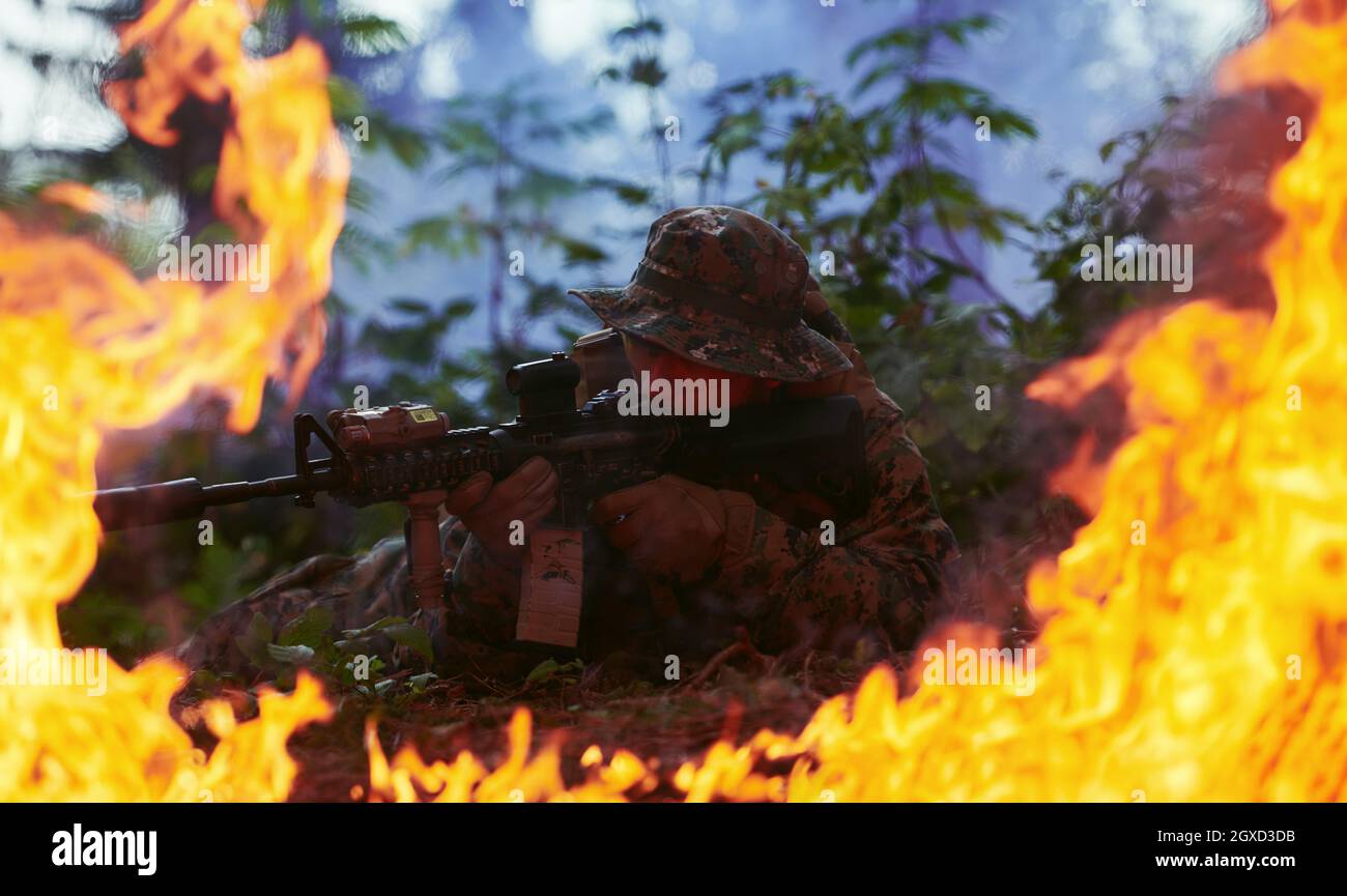 modern warfare soldier in action combat Stock Photo - Alamy