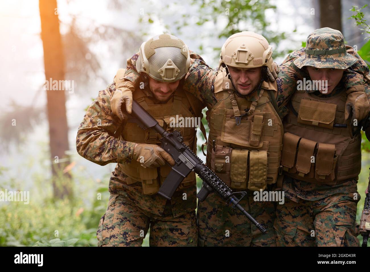Rescue wounded soldier hi-res stock photography and images - Alamy