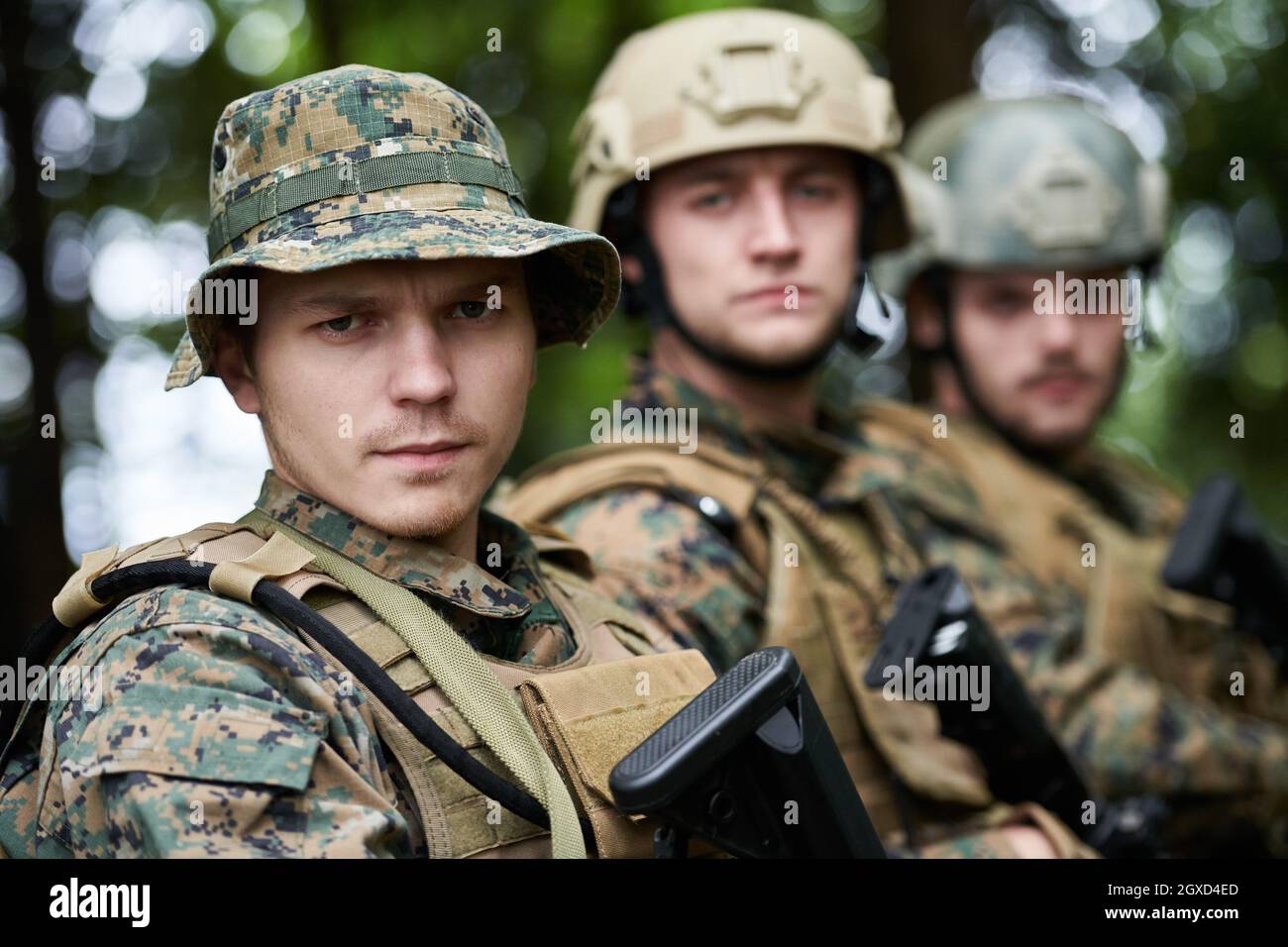 soldiers squad relaxed walking after battle Stock Photo - Alamy