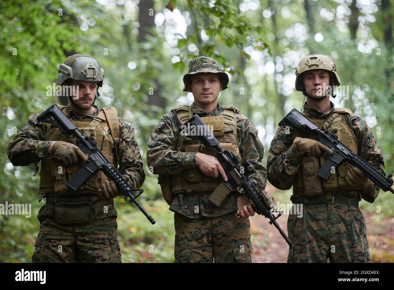 soldiers squad relaxed walking after battle Stock Photo - Alamy