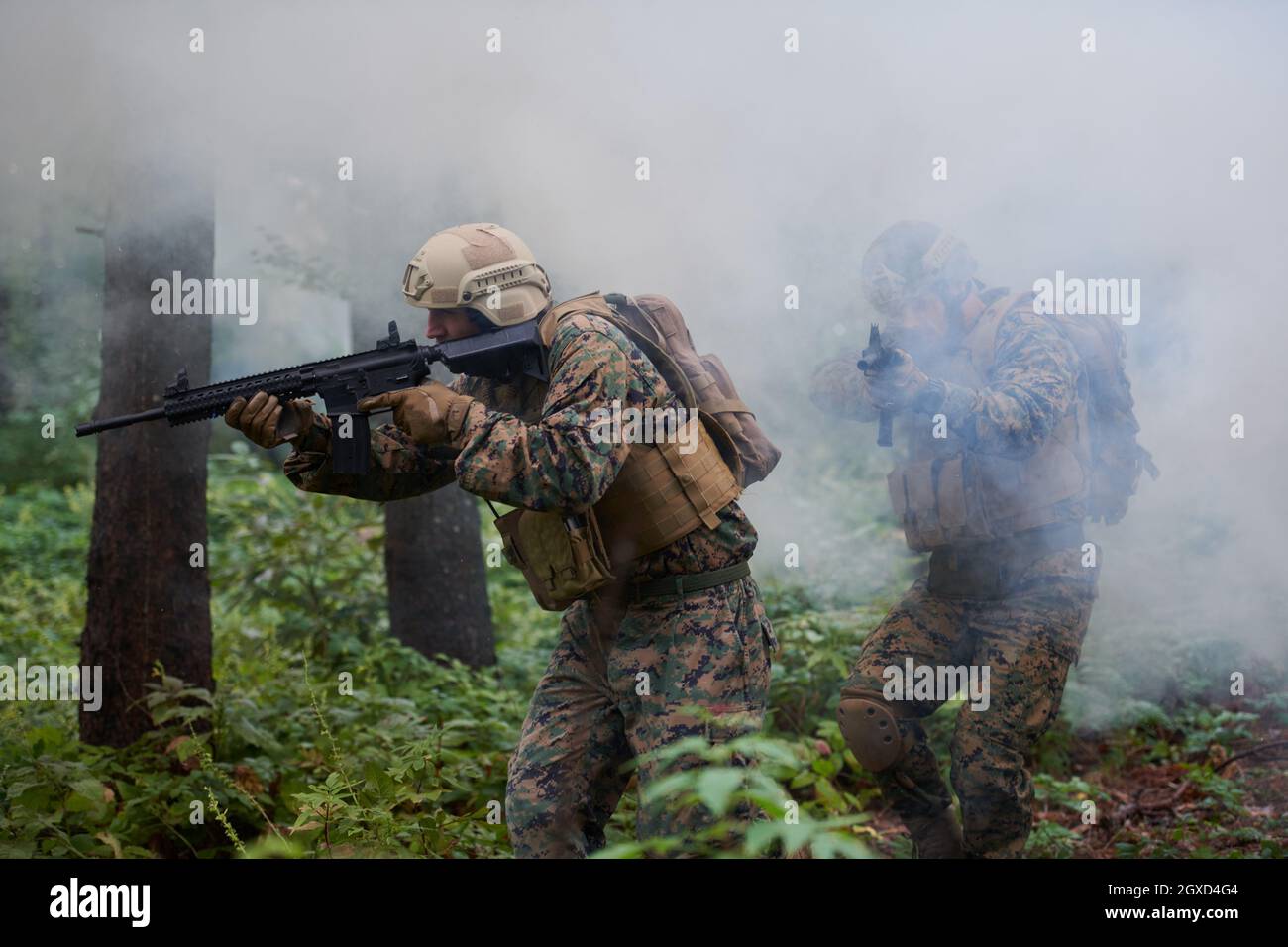 modern warfare soldier in action combat Stock Photo - Alamy