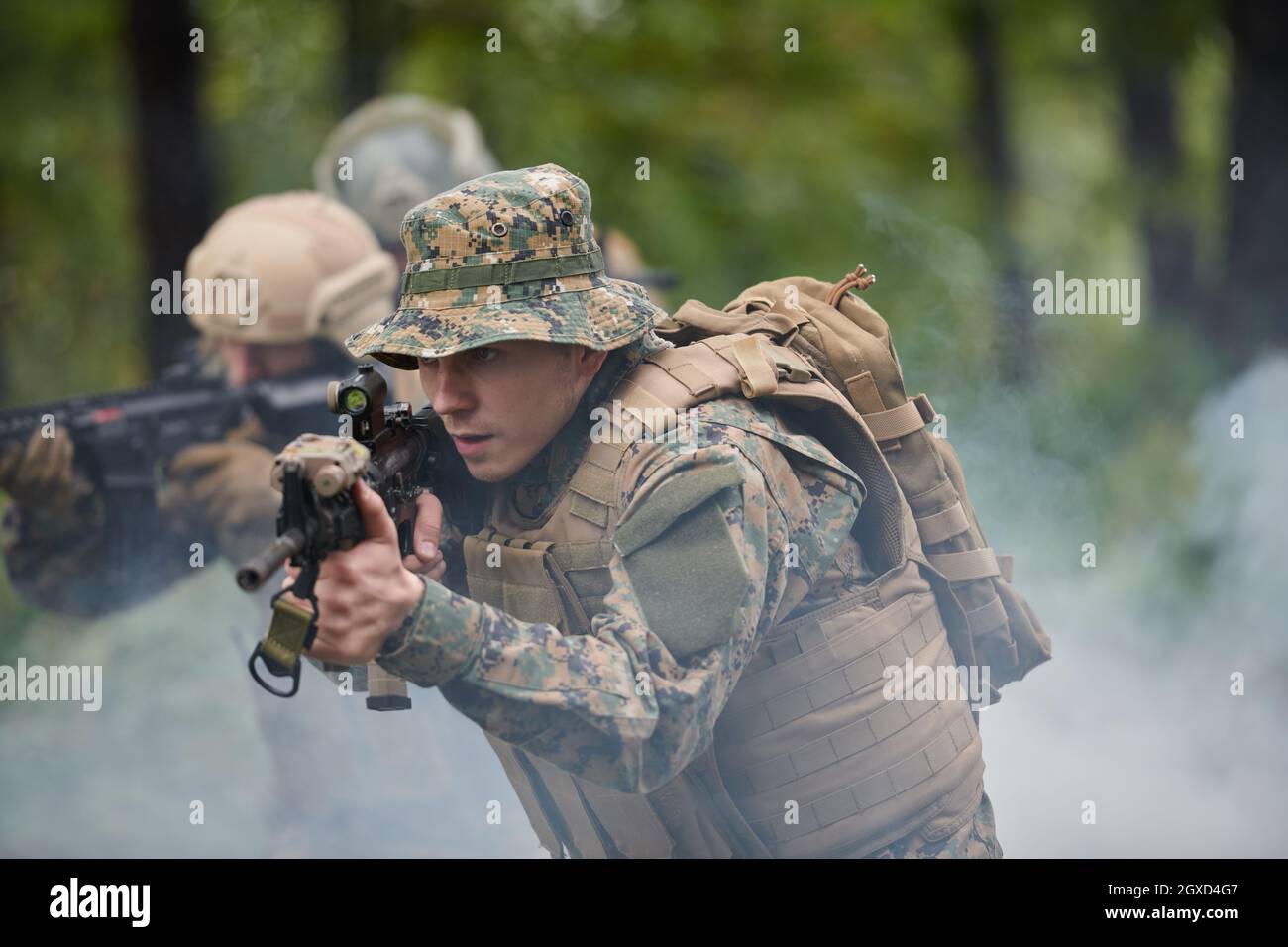 Modern warfare Soldiers Squad Running as Team in Battle Formation Stock ...