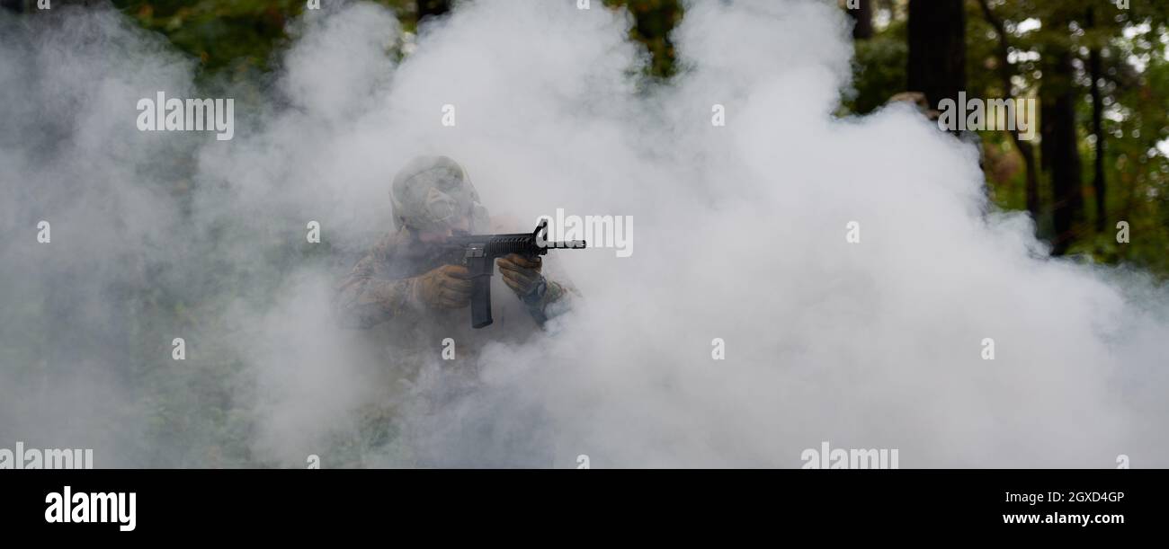 modern warfare soldier in action combat Stock Photo - Alamy
