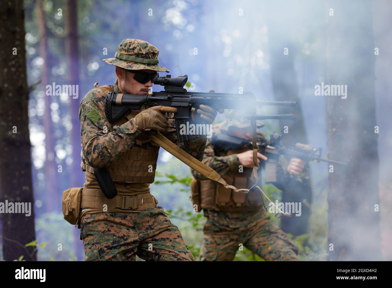 Modern warfare Soldiers Squad Running as Team in Battle Formation Stock ...