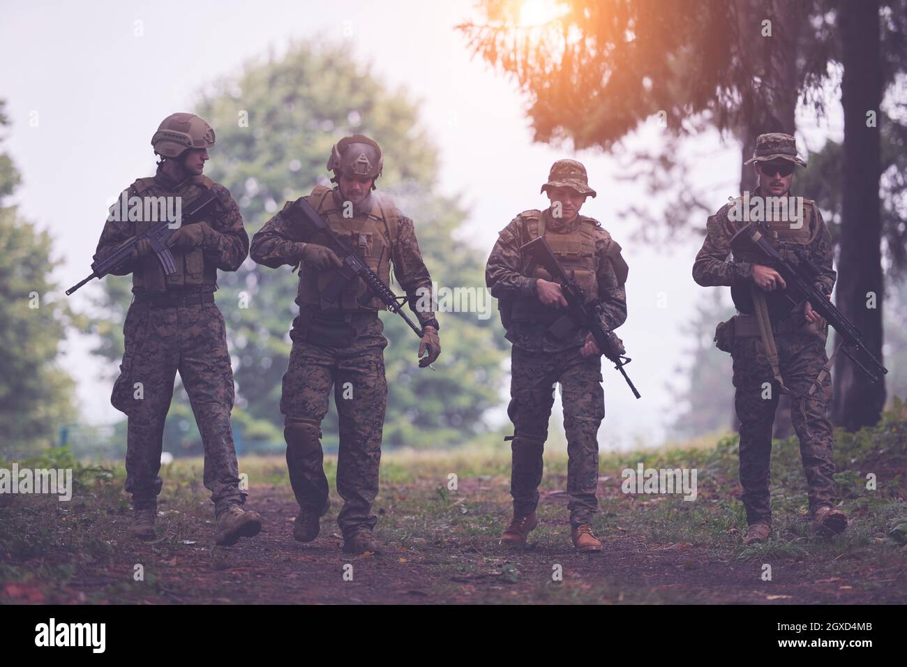 Special forces soldiers weapon walk hi-res stock photography and images ...