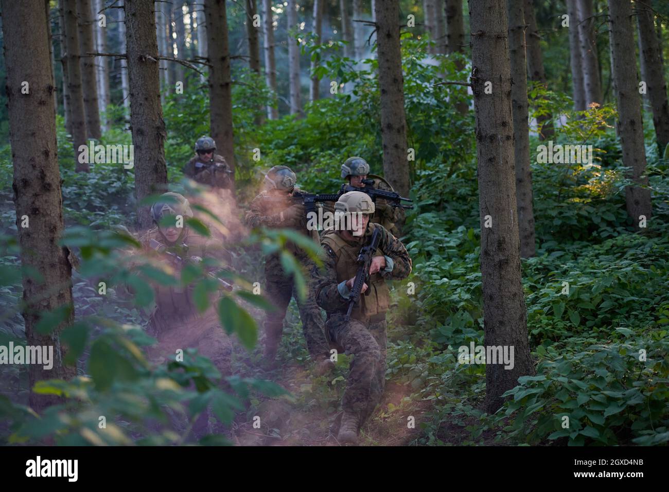 Modern warfare Soldiers Squad Running as Team in Battle Formation Stock ...