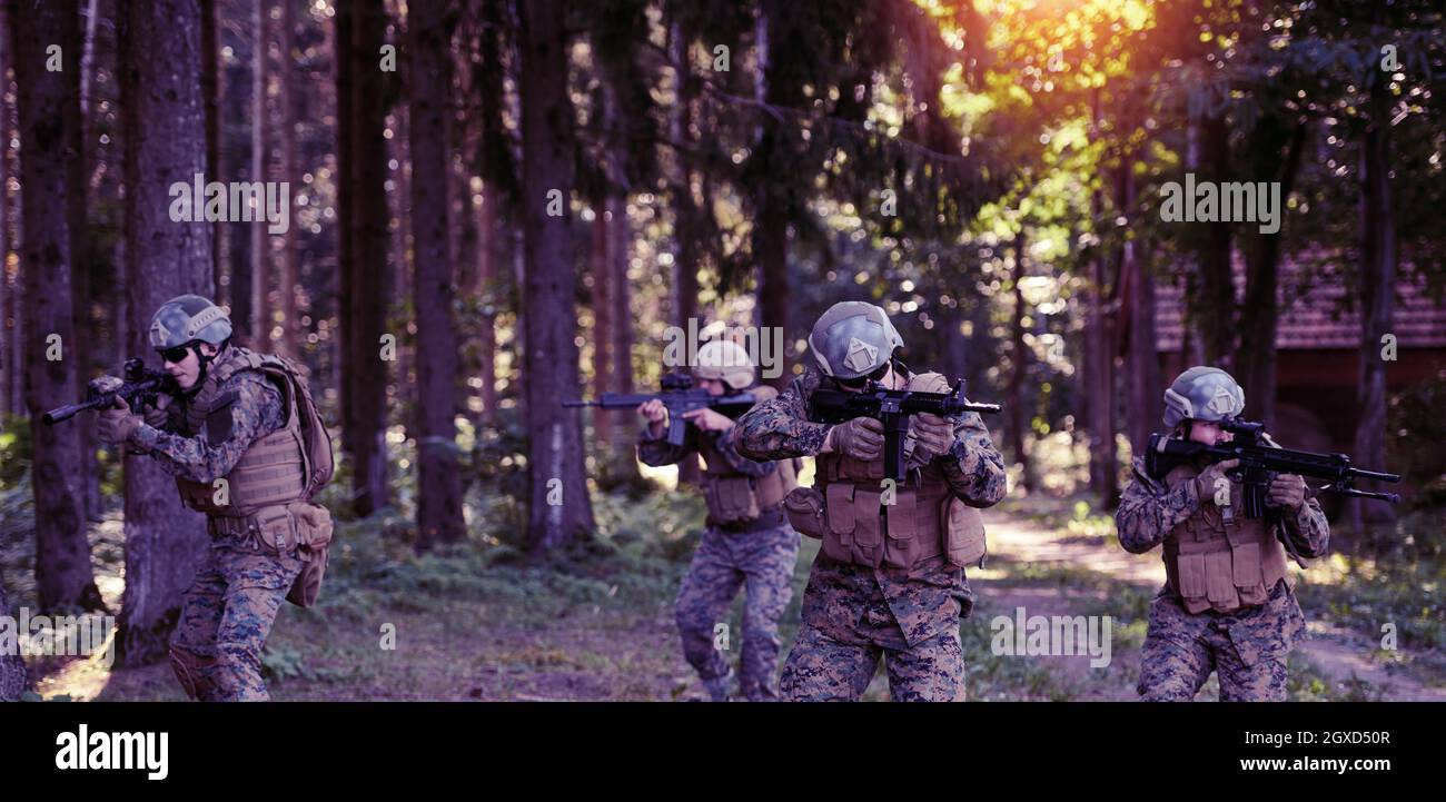 Modern warfare Soldiers Squad Running as Team in Battle Formation Stock ...