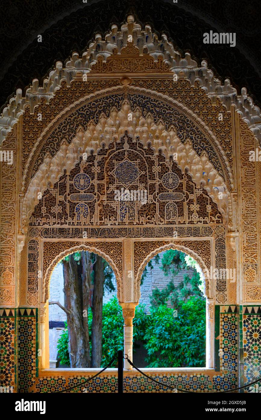 Moorish architecture granada hi-res stock photography and images - Alamy