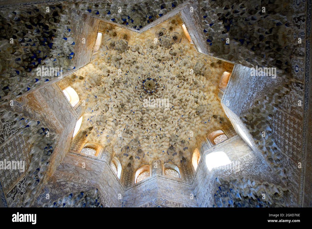 Ceiling sala de los abencerrajes hi-res stock photography and images ...