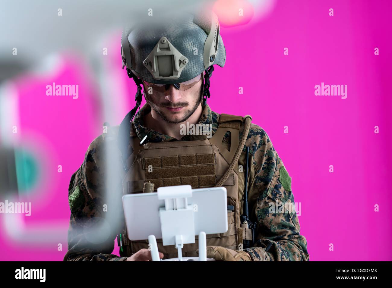 modern warfare soldier as drone pilot technician Stock Photo - Alamy