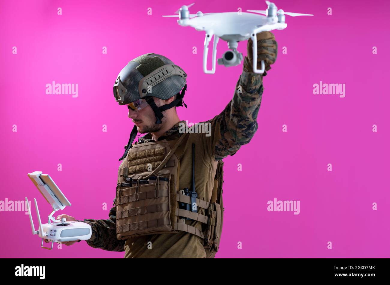 modern warfare soldier as drone pilot technician Stock Photo - Alamy