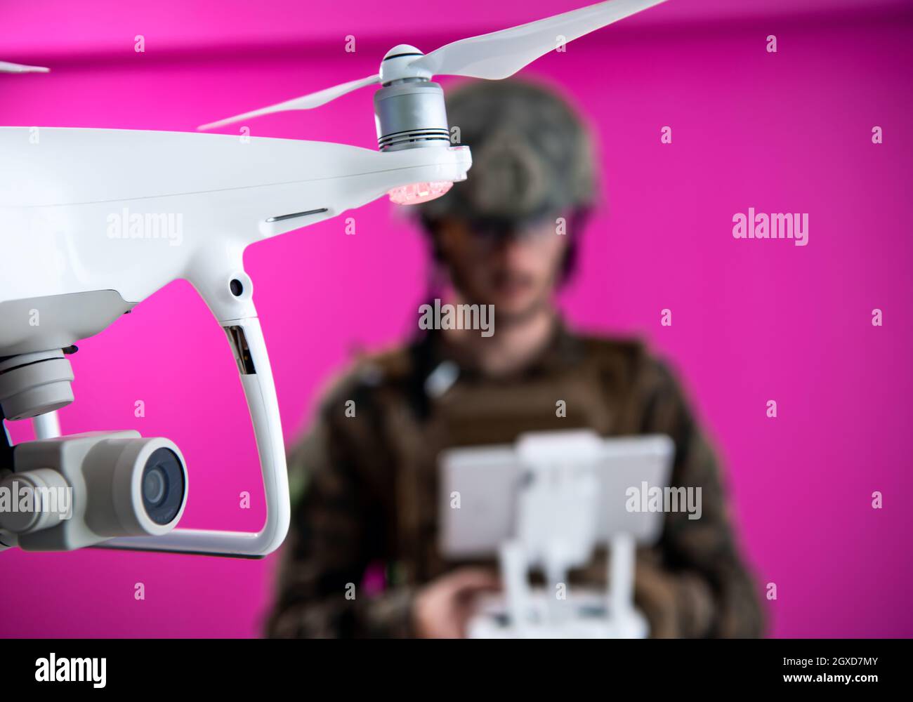modern warfare soldier as drone pilot technician Stock Photo - Alamy