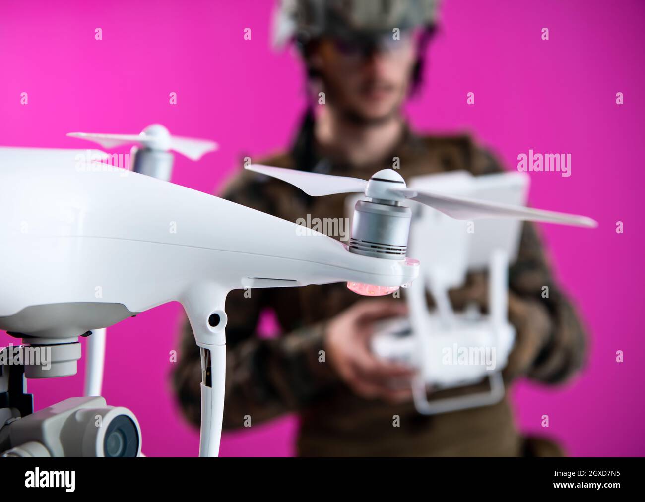 modern warfare soldier as drone pilot technician Stock Photo - Alamy