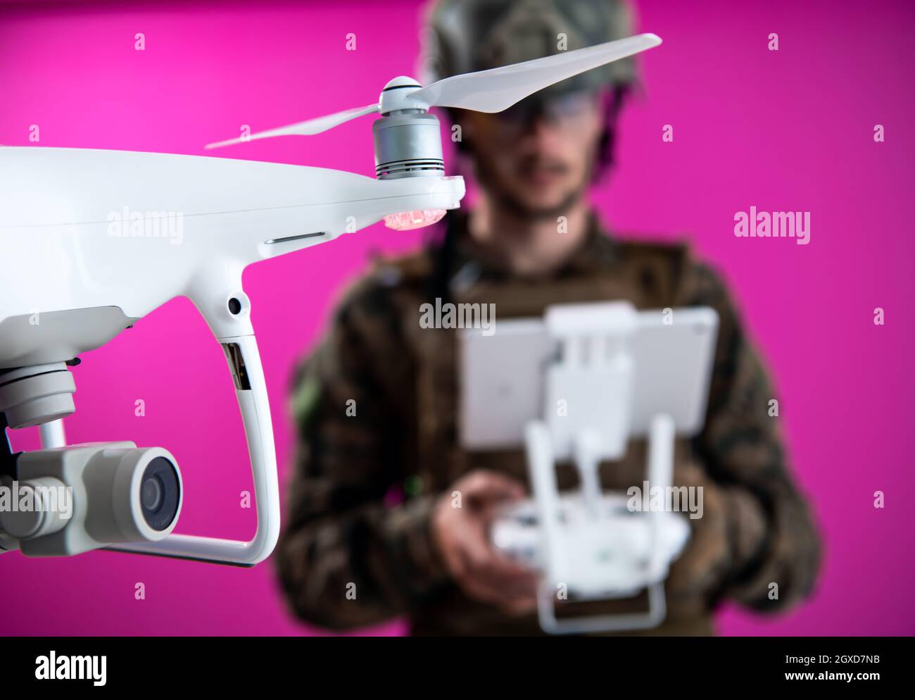 modern warfare soldier as drone pilot technician Stock Photo - Alamy