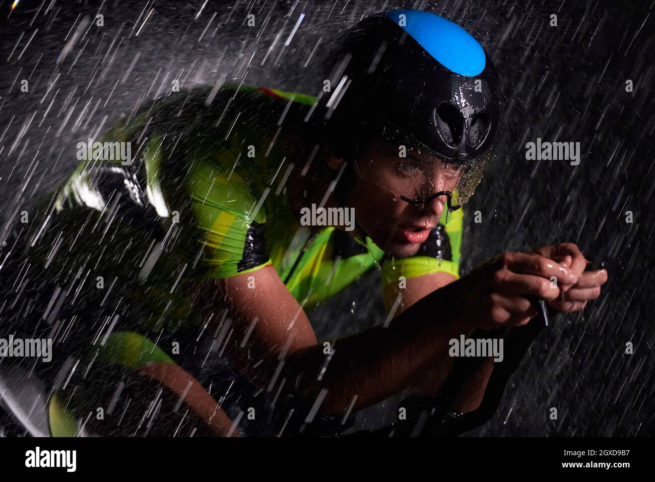 Wet weather bike race hi-res stock photography and images - Alamy
