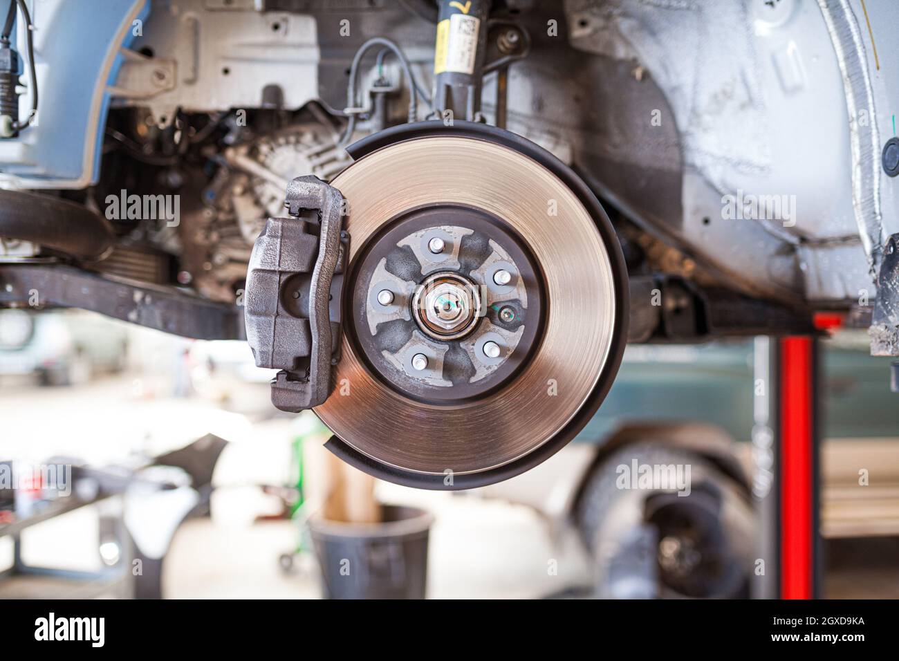 Car service elevator hi-res stock photography and images - Alamy