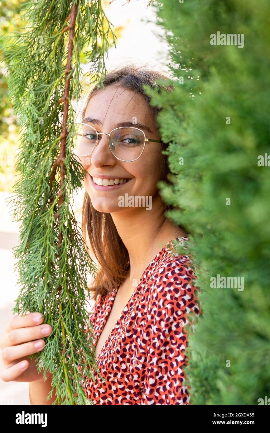 Woman with small chest hi-res stock photography and images - Alamy