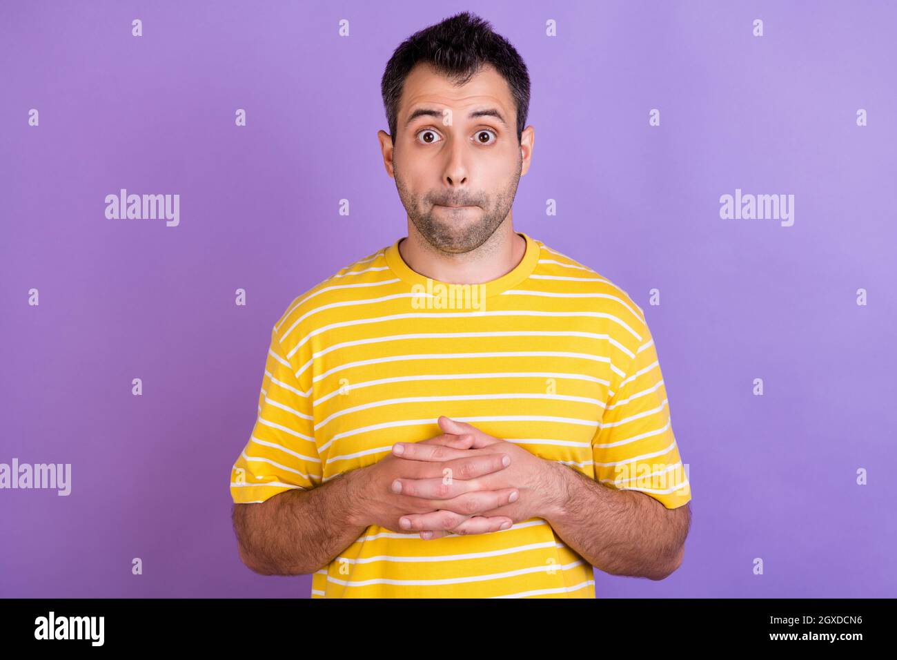 Photo of young amazed man shocked surprised face reaction stupor hold ...