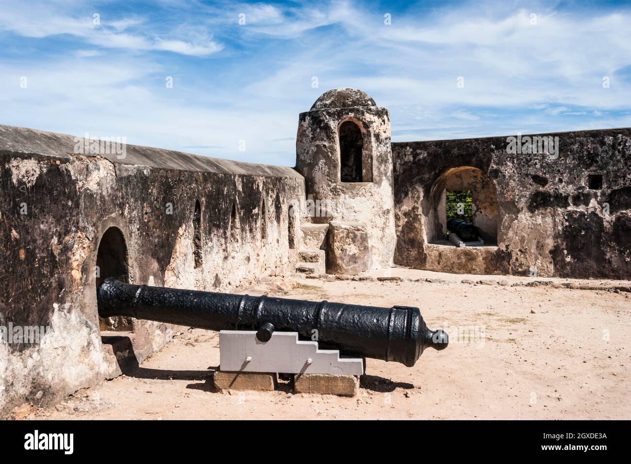 Parapet of fort hi-res stock photography and images - Alamy