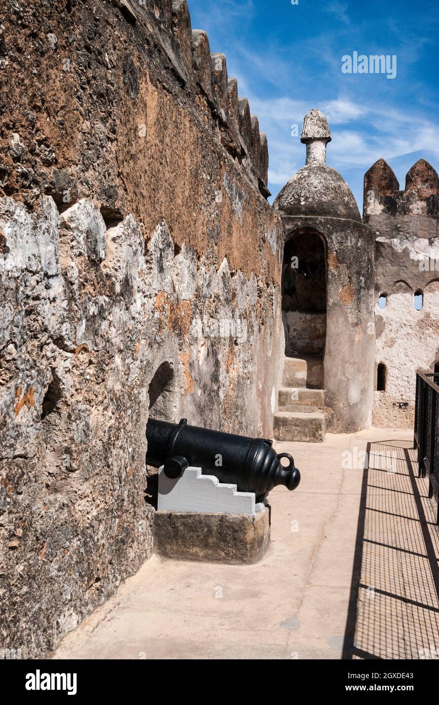 Parapet fortification hi-res stock photography and images - Alamy