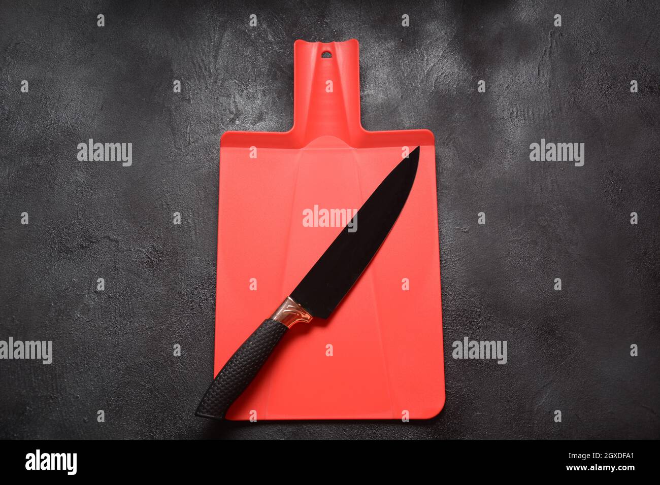 Kitchen cutting board and knife, copy space Stock Photo - Alamy