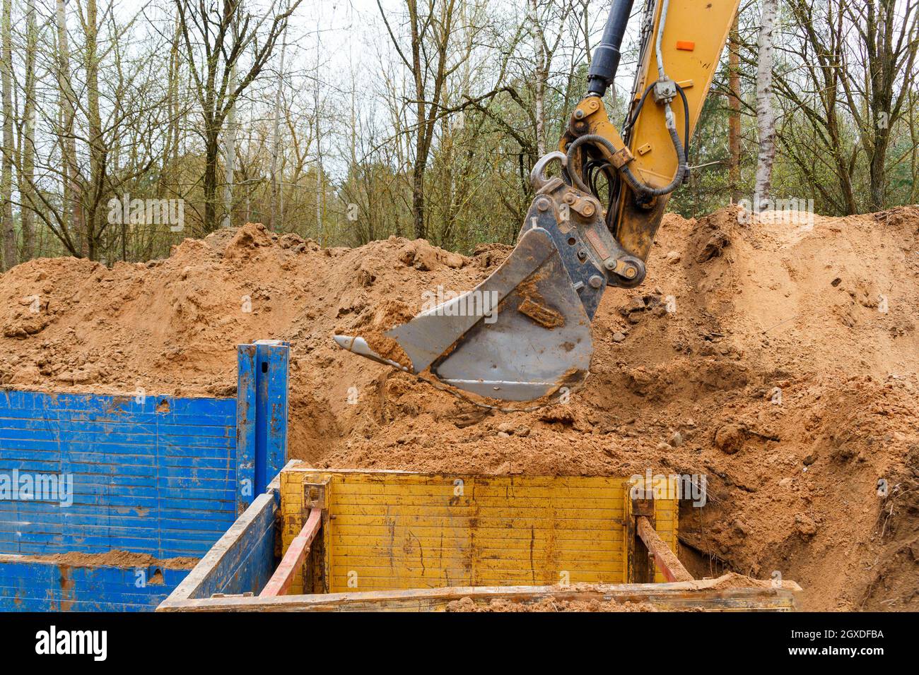 Trench construction using metal trench supports The lining protects the ...