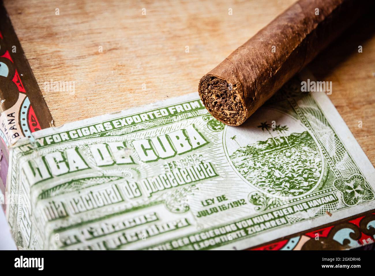 Cigars on vintage wooden box with Cuban official tax label Stock Photo ...