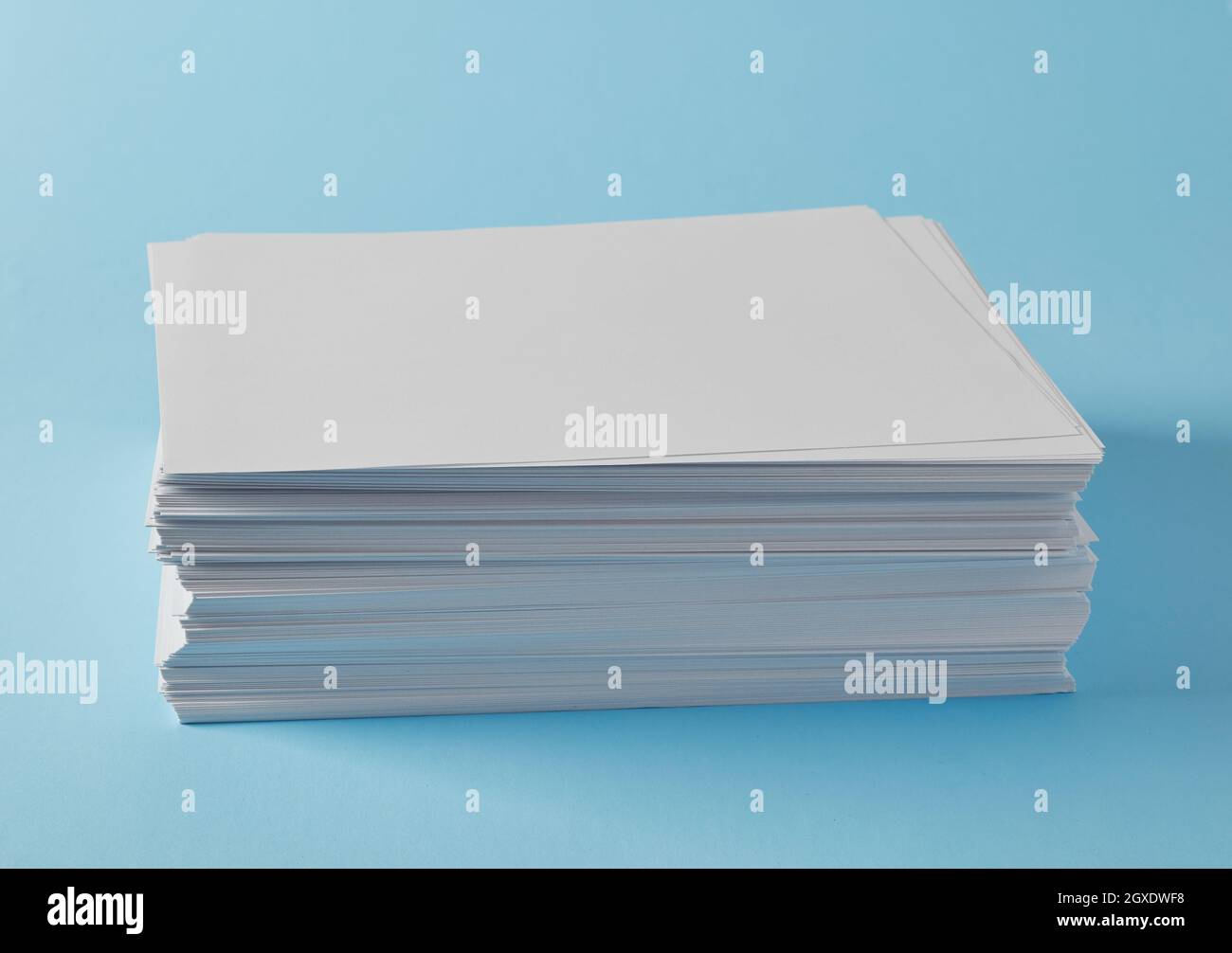 Stack of new blank white paper Stock Photo - Alamy