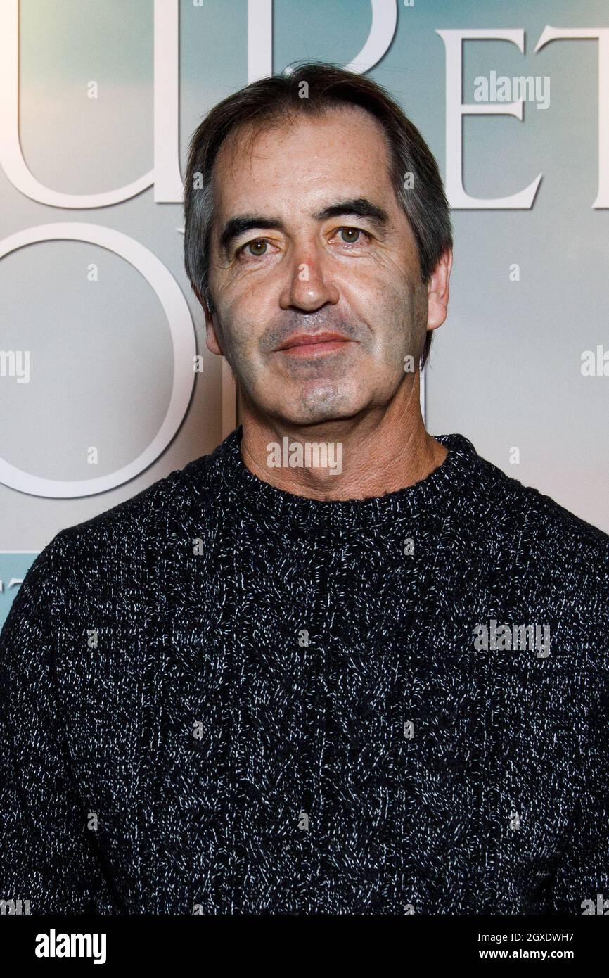 animals handler Andrew Simpson attending the Le Loup Et Le Lion (The ...