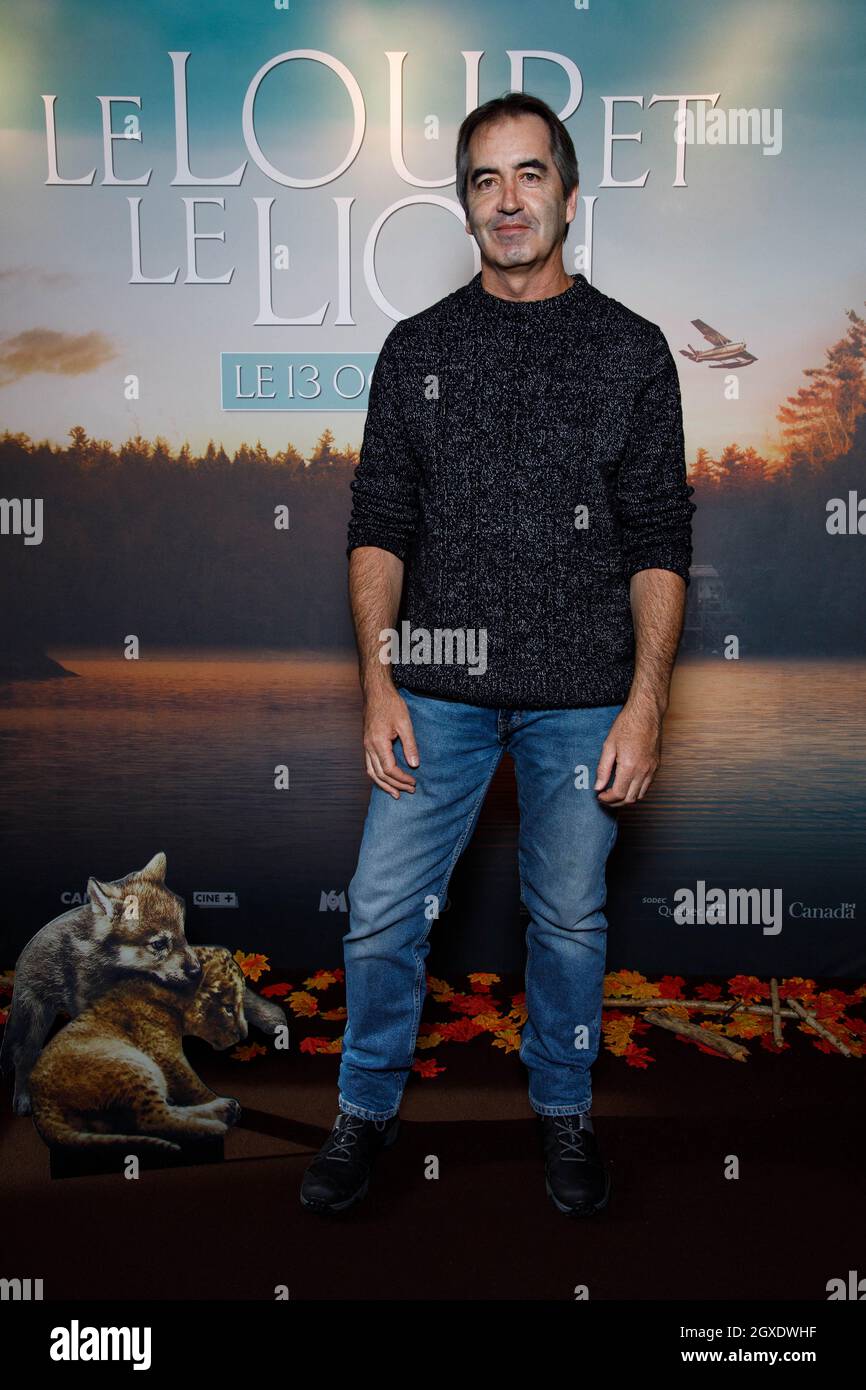 animals handler Andrew Simpson attending the Le Loup Et Le Lion (The ...