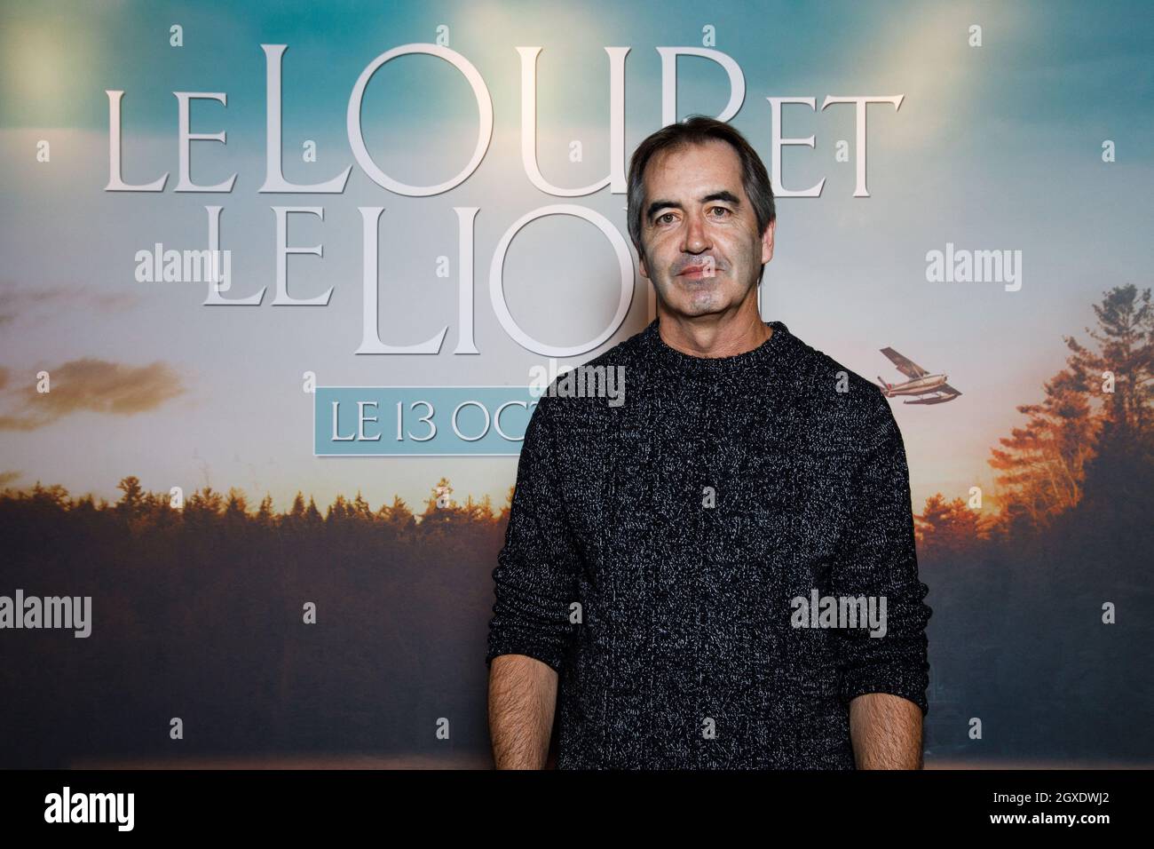 animals handler Andrew Simpson attending the Le Loup Et Le Lion (The ...