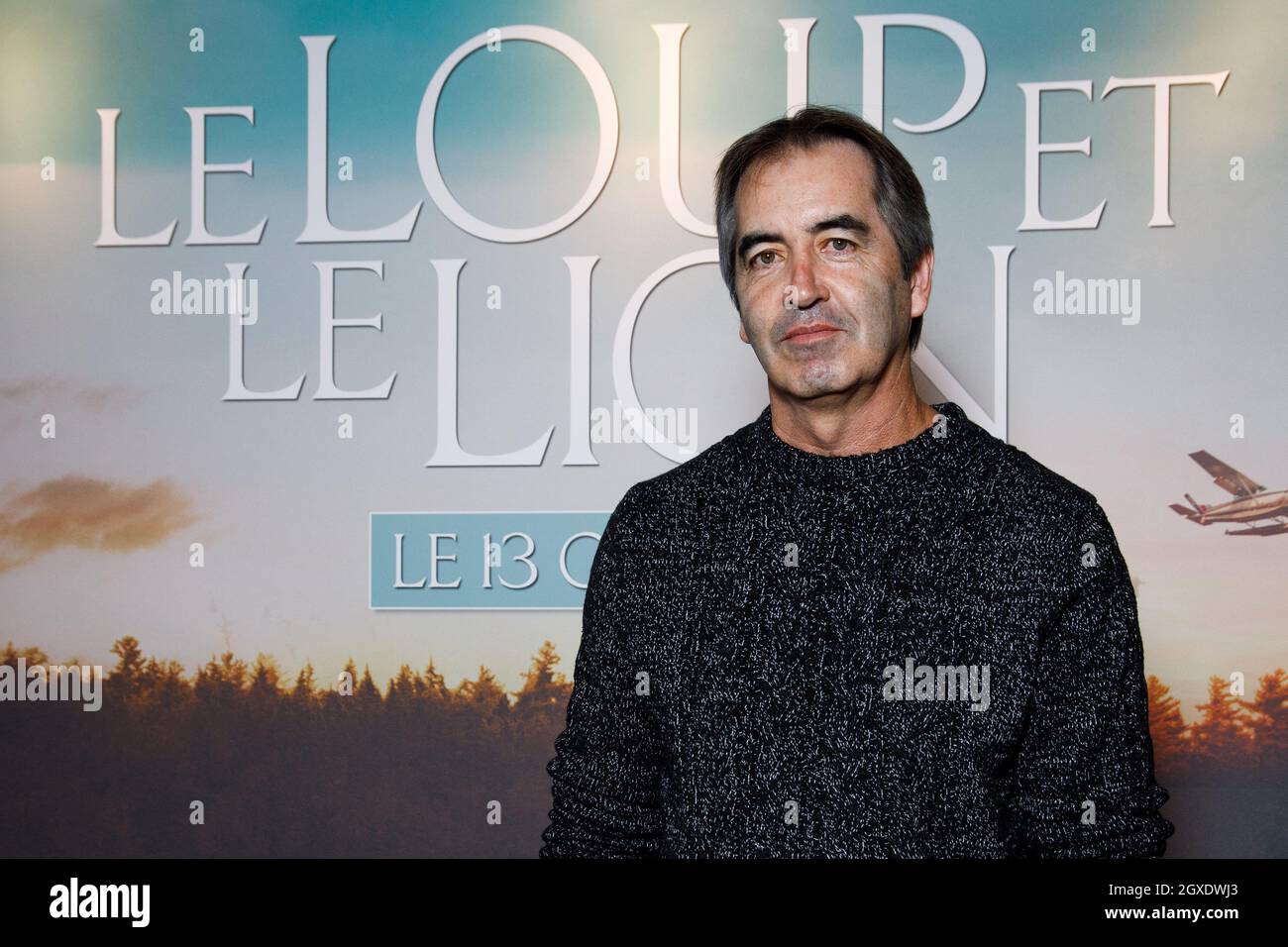 animals handler Andrew Simpson attending the Le Loup Et Le Lion (The ...