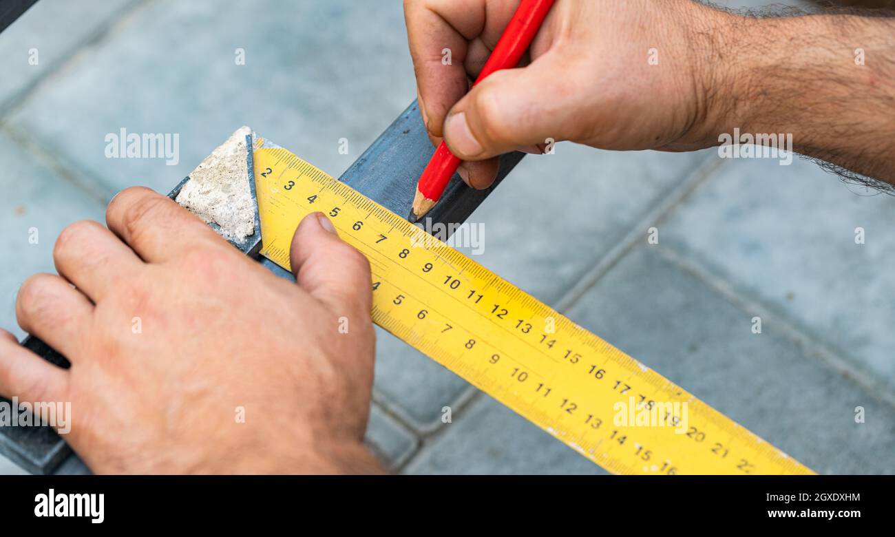 man measures metal with a ruler for cutting, hands close-up Stock Photo ...