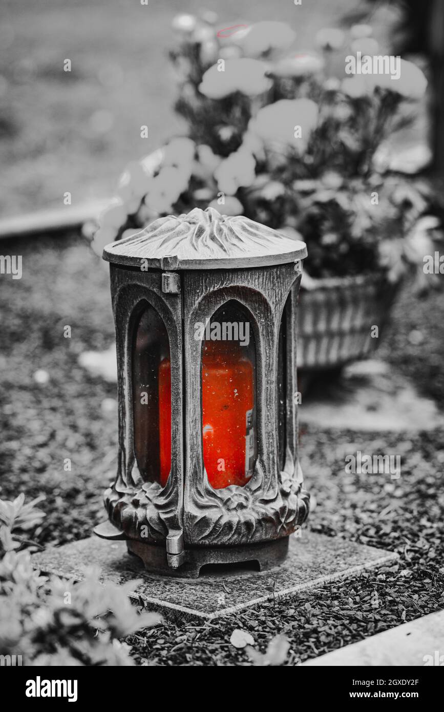 Red light on a grave hi-res stock photography and images - Alamy
