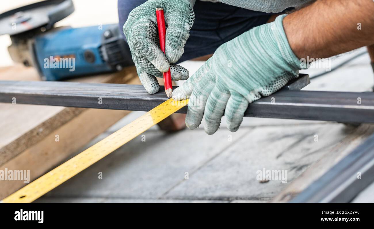 Metal ruler hi-res stock photography and images - Alamy