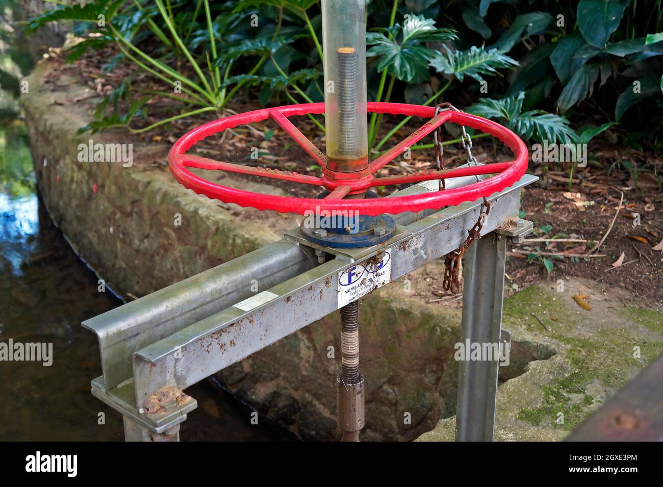 Gate valve canal hi-res stock photography and images - Alamy