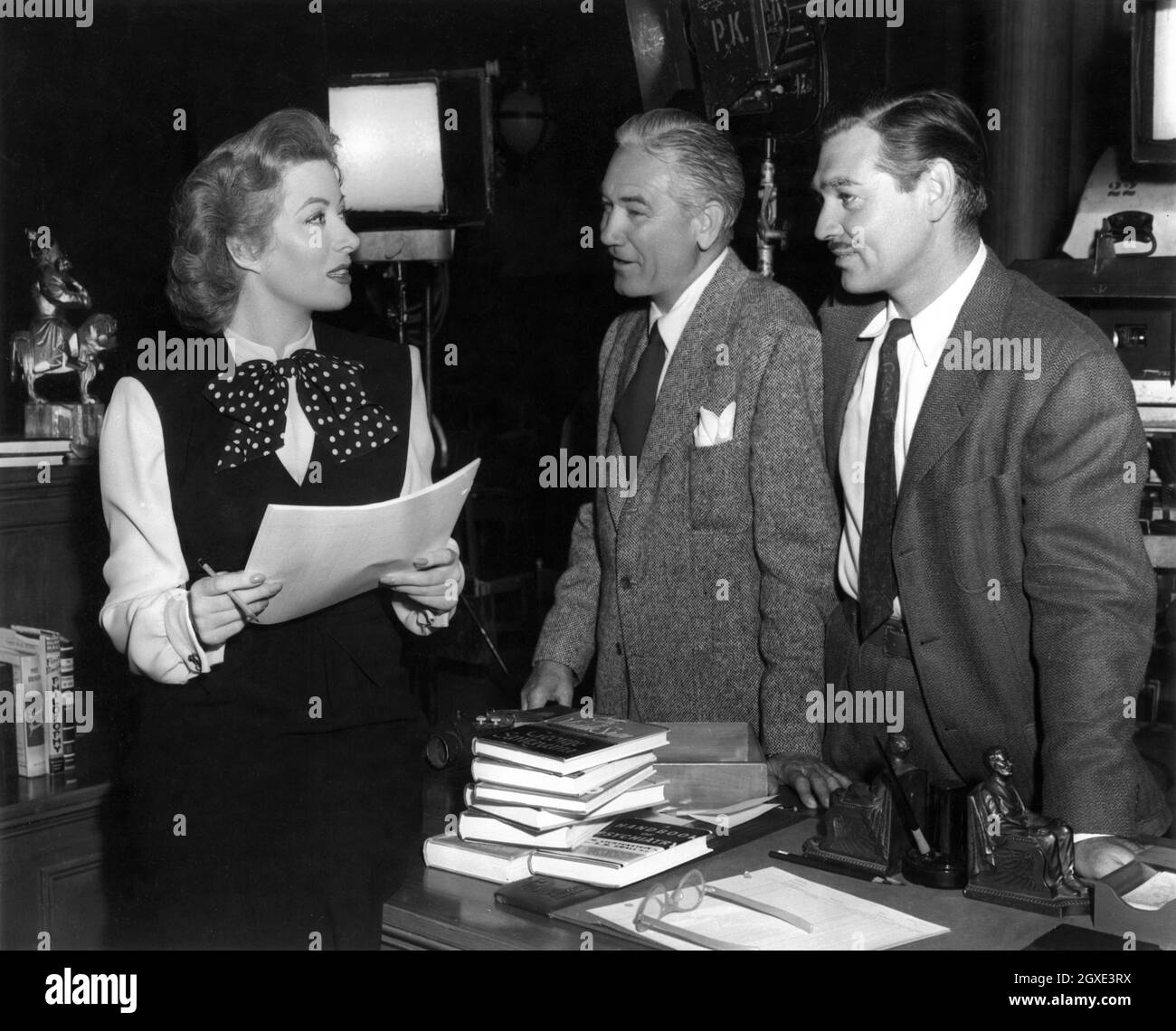 GREER GARSON Director VICTOR FLEMING and CLARK GABLE on set candid ...