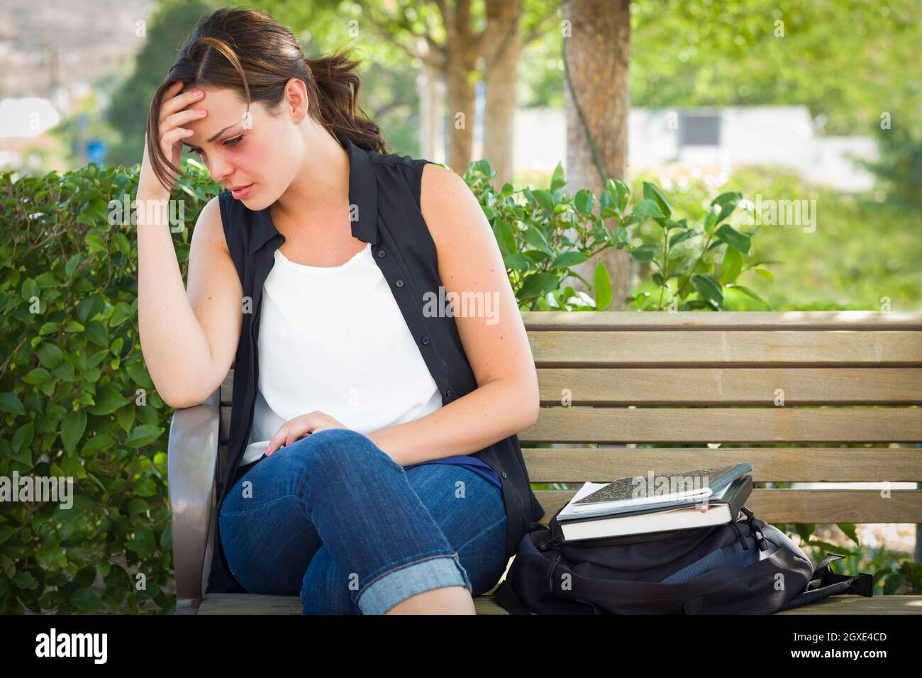 Woman miserable outside hi-res stock photography and images - Alamy